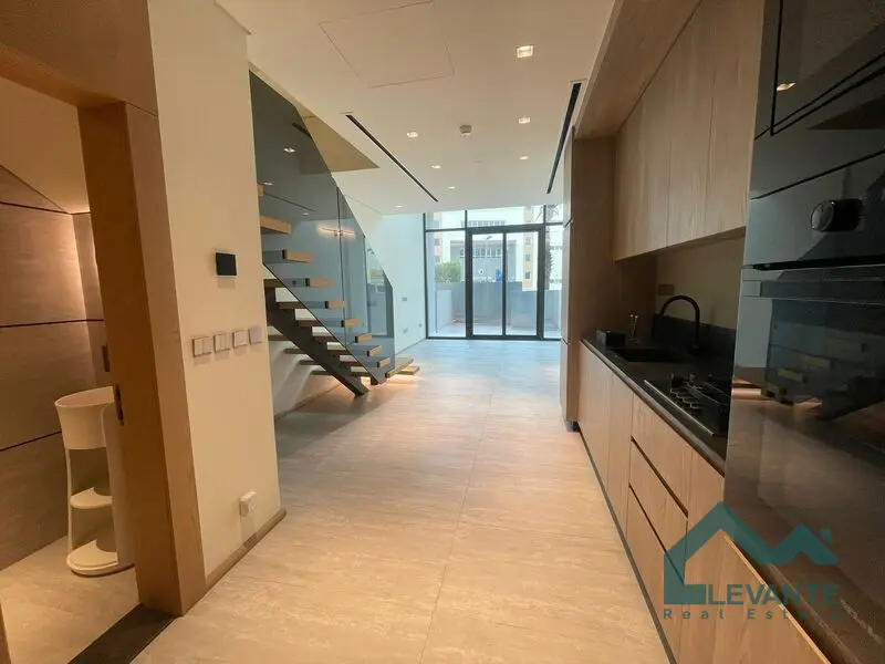 Modern & Sophisticated |1BR Penthouse Duplex | Proffer