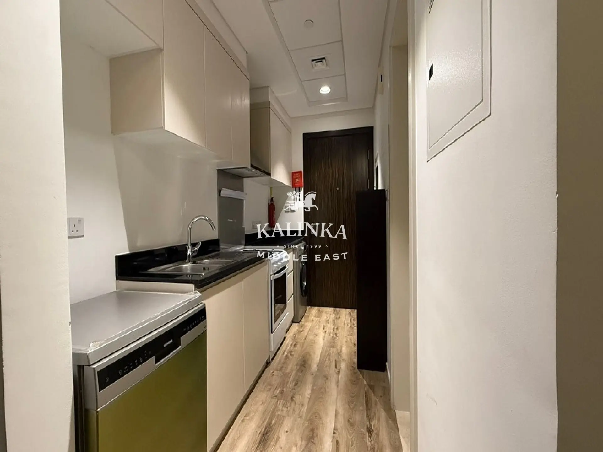 Spacious Studio | High End Finish | Prime Location | Proffer